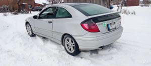 Grey Mercedes-Benz c-230 2003 in Utena, with an engine capacity of 2.30 L and mileage of 106 thousand km for 699 €, photo 2 on AUTOMOTO.COM.LV