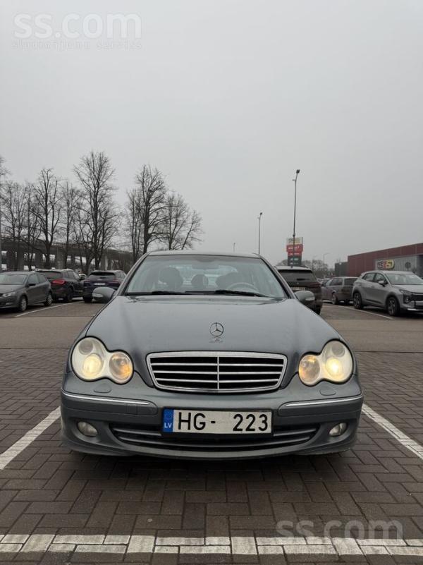 Pelēks Mercedes-Benz c-230 2005 Rīga, ar dzinēja tilpumu 1.80 L un nobraukumu 259 tūkst. km par 2600 €, foto 1 vietnē AUTOMOTO.COM.LV