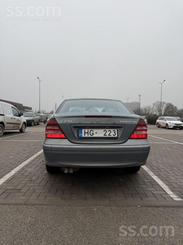 Pelēks Mercedes-Benz c-230 2005 Rīga, ar dzinēja tilpumu 1.80 L un nobraukumu 259 tūkst. km par 2600 €, foto 2 vietnē AUTOMOTO.COM.LV