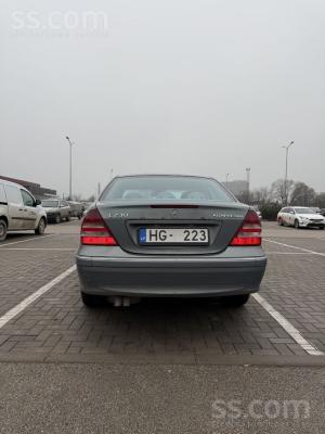 Pelēks Mercedes-Benz c-230 2005 Rīga, ar dzinēja tilpumu 1.80 L un nobraukumu 259 tūkst. km par 2600 €, foto 3 vietnē AUTOMOTO.COM.LV