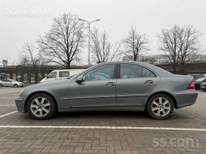 Pelēks Mercedes-Benz c-230 2005 Rīga, ar dzinēja tilpumu 1.80 L un nobraukumu 259 tūkst. km par 2600 €, foto 4 vietnē AUTOMOTO.COM.LV