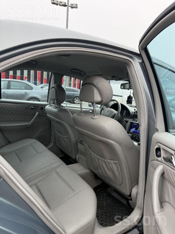 Pelēks Mercedes-Benz c-230 2005 Rīga, ar dzinēja tilpumu 1.80 L un nobraukumu 259 tūkst. km par 2600 €, foto 7 vietnē AUTOMOTO.COM.LV