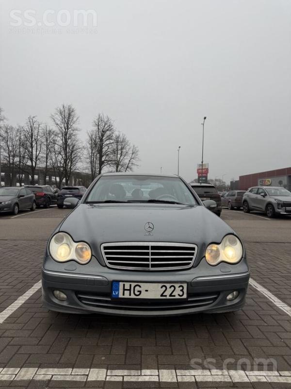 Grey Mercedes-Benz c-230 2005 in Riga, with an engine capacity of 1.80 L and mileage of 259 thousand km for 2100 €, photo 1 on AUTOMOTO.COM.LV