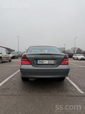 Grey Mercedes-Benz c-230 2005 in Riga, with an engine capacity of 1.80 L and mileage of 259 thousand km for 2100 €, photo 3 on AUTOMOTO.COM.LV