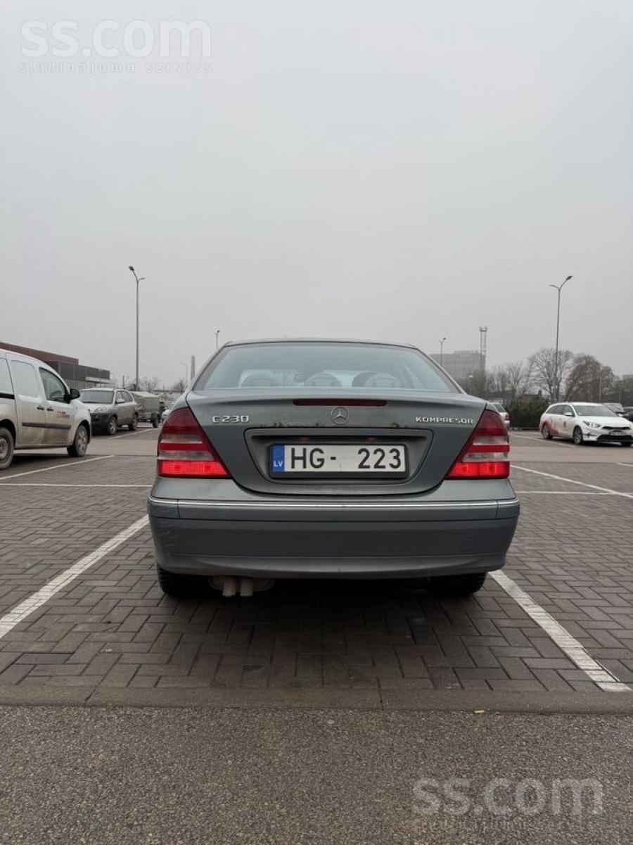 Grey Mercedes-Benz c-230 2005 in Riga, with an engine capacity of 1.80 L and mileage of 259 thousand km for 2100 €, photo 3 on AUTOMOTO.COM.LV
