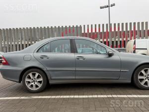 Grey Mercedes-Benz c-230 2005 in Riga, with an engine capacity of 1.80 L and mileage of 259 thousand km for 2100 €, photo 4 on AUTOMOTO.COM.LV