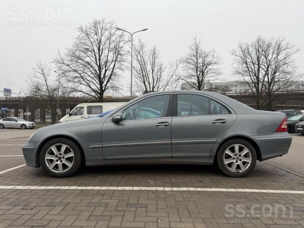 Grey Mercedes-Benz c-230 2005 in Riga, with an engine capacity of 1.80 L and mileage of 259 thousand km for 2100 €, photo 4 on AUTOMOTO.COM.LV