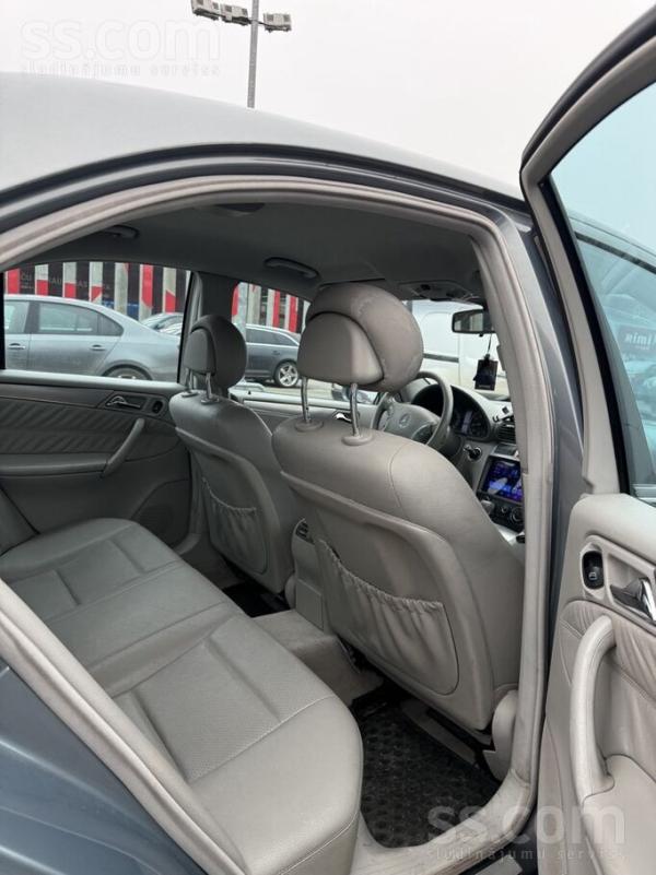 Grey Mercedes-Benz c-230 2005 in Riga, with an engine capacity of 1.80 L and mileage of 259 thousand km for 2100 €, photo 5 on AUTOMOTO.COM.LV