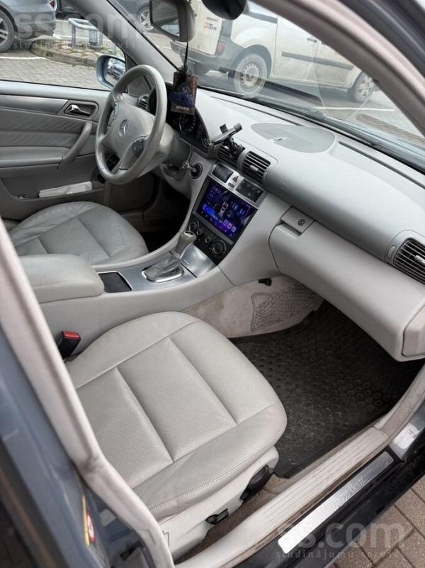 Grey Mercedes-Benz c-230 2005 in Riga, with an engine capacity of 1.80 L and mileage of 259 thousand km for 2100 €, photo 6 on AUTOMOTO.COM.LV