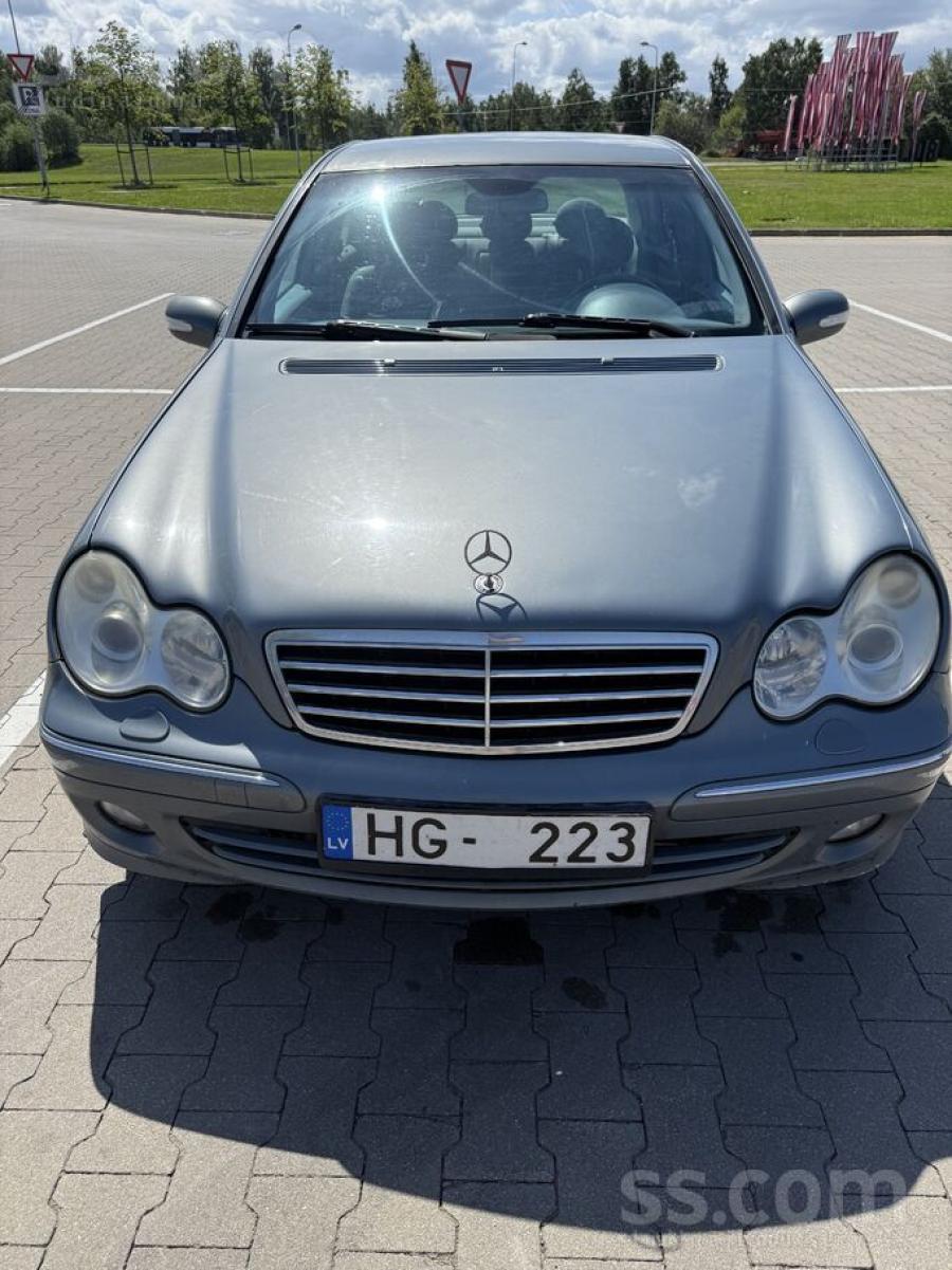 Grey Mercedes-Benz c-230 2005 in Riga, with an engine capacity of 1.80 L and mileage of 261 thousand km for 1600 €, photo 1 on AUTOMOTO.COM.LV