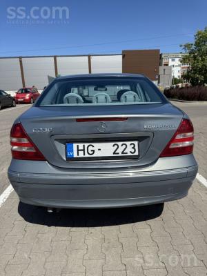 Grey Mercedes-Benz c-230 2005 in Riga, with an engine capacity of 1.80 L and mileage of 261 thousand km for 1600 €, photo 3 on AUTOMOTO.COM.LV