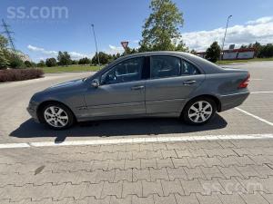 Grey Mercedes-Benz c-230 2005 in Riga, with an engine capacity of 1.80 L and mileage of 261 thousand km for 1600 €, photo 4 on AUTOMOTO.COM.LV