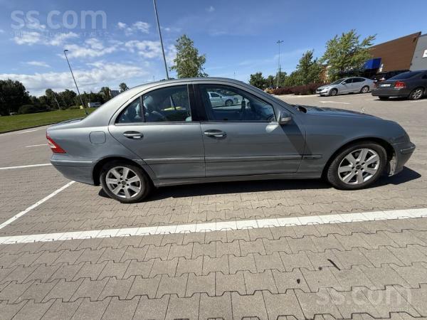 Grey Mercedes-Benz c-230 2005 in Riga, with an engine capacity of 1.80 L and mileage of 261 thousand km for 1600 €, photo 4 on AUTOMOTO.COM.LV