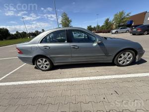 Grey Mercedes-Benz c-230 2005 in Riga, with an engine capacity of 1.80 L and mileage of 261 thousand km for 1600 €, photo 5 on AUTOMOTO.COM.LV