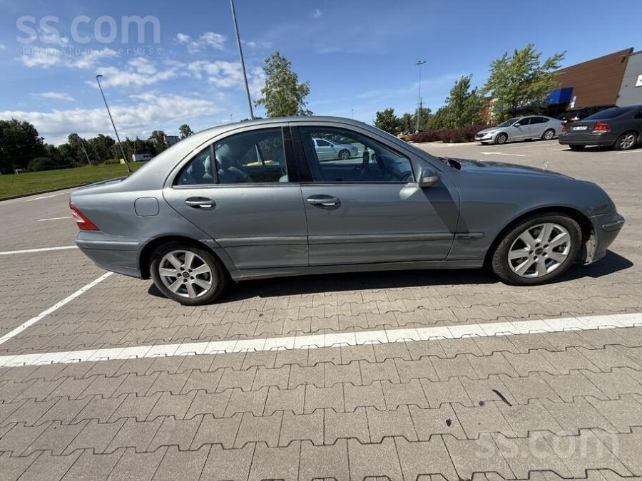 Grey Mercedes-Benz c-230 2005 in Riga, with an engine capacity of 1.80 L and mileage of 261 thousand km for 1600 €, photo 5 on AUTOMOTO.COM.LV