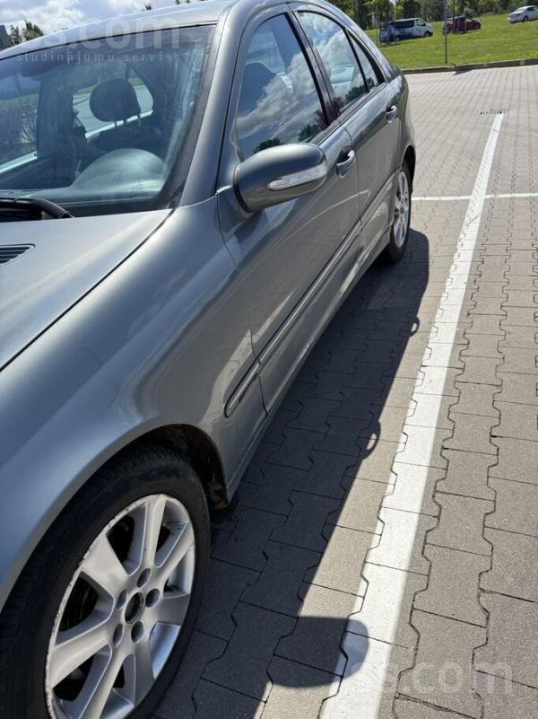 Grey Mercedes-Benz c-230 2005 in Riga, with an engine capacity of 1.80 L and mileage of 261 thousand km for 1600 €, photo 5 on AUTOMOTO.COM.LV
