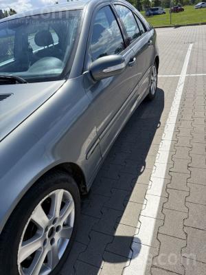 Grey Mercedes-Benz c-230 2005 in Riga, with an engine capacity of 1.80 L and mileage of 261 thousand km for 1600 €, photo 6 on AUTOMOTO.COM.LV