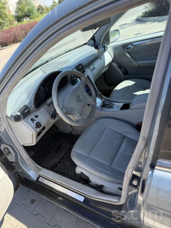 Grey Mercedes-Benz c-230 2005 in Riga, with an engine capacity of 1.80 L and mileage of 261 thousand km for 1600 €, photo 9 on AUTOMOTO.COM.LV