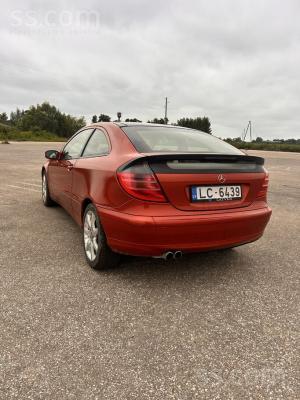 Sarkans Mercedes-Benz c-230 2003 Jelgava, ar dzinēja tilpumu 1.80 L un nobraukumu 332 tūkst. km par 950 €, foto 5 vietnē AUTOMOTO.COM.LV
