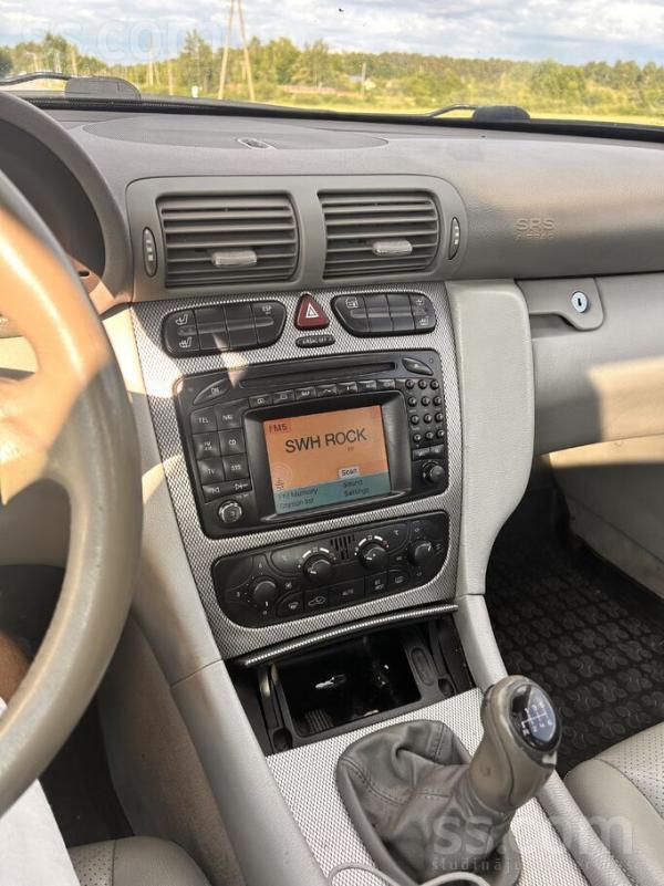 Red Mercedes-Benz c-230 2003 in Jelgava, with an engine capacity of 1.80 L and mileage of 332 thousand km for 950 €, photo 7 on AUTOMOTO.COM.LV