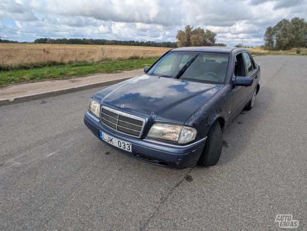 Mercedes-Benz c-230 1996 in Klaipeda, with an engine capacity of 2.30 L and mileage of 302 thousand km for 1999 €, photo 3 on AUTOMOTO.COM.LV