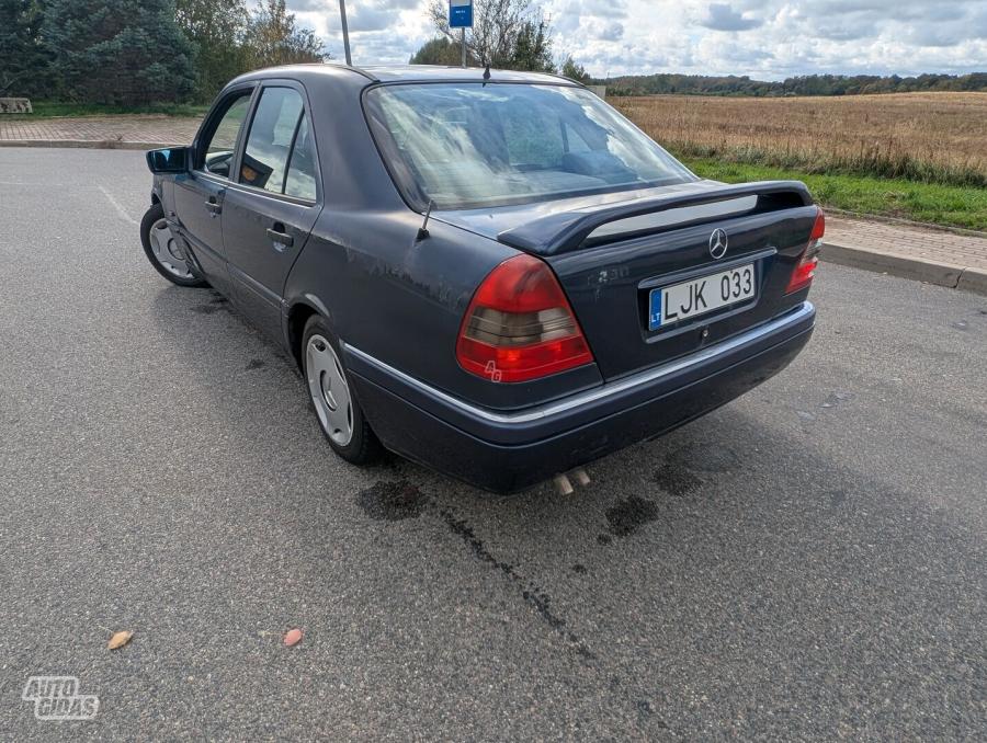 Mercedes-Benz c-230 1996 in Klaipeda, with an engine capacity of 2.30 L and mileage of 302 thousand km for 1999 €, photo 5 on AUTOMOTO.COM.LV