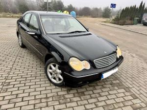 Black Mercedes-Benz c-240 2002 in Vilnius, with an engine capacity of 2.40 L and mileage of 227 thousand km for 1700 €, photo 2 on AUTOMOTO.COM.LV