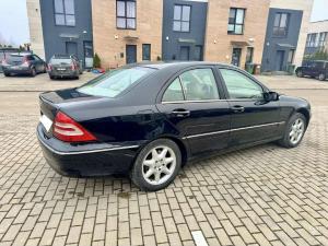Black Mercedes-Benz c-240 2002 in Vilnius, with an engine capacity of 2.40 L and mileage of 227 thousand km for 1700 €, photo 12 on AUTOMOTO.COM.LV