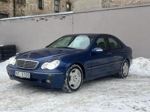 Синий Мерседес Ц 240 2003 в Рига, объемом двигателя 2.60 л и пробегом 215 тыс. км за 1490 €, фото  на AUTOMOTO.COM.LV