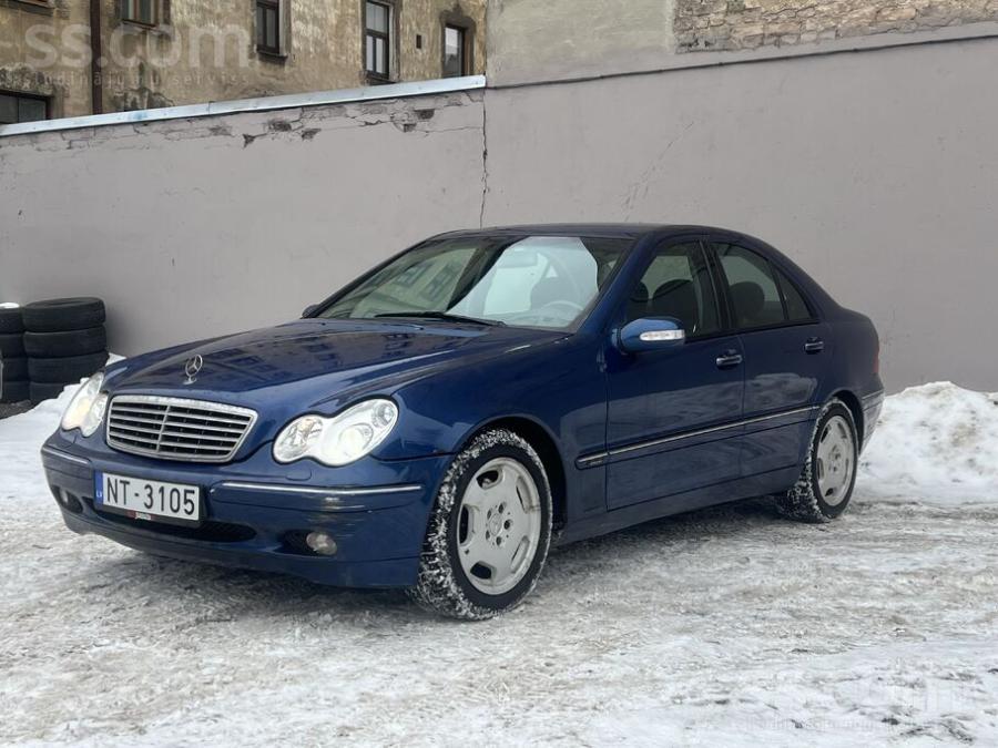 Синий Мерседес Ц 240 2003 в Рига, объемом двигателя 2.60 л и пробегом 215 тыс. км за 1490 €, фото 1 на AUTOMOTO.COM.LV
