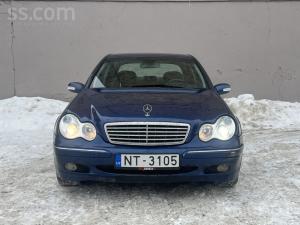 Синий Мерседес Ц 240 2003 в Рига, объемом двигателя 2.60 л и пробегом 215 тыс. км за 1490 €, фото 3 на AUTOMOTO.COM.LV