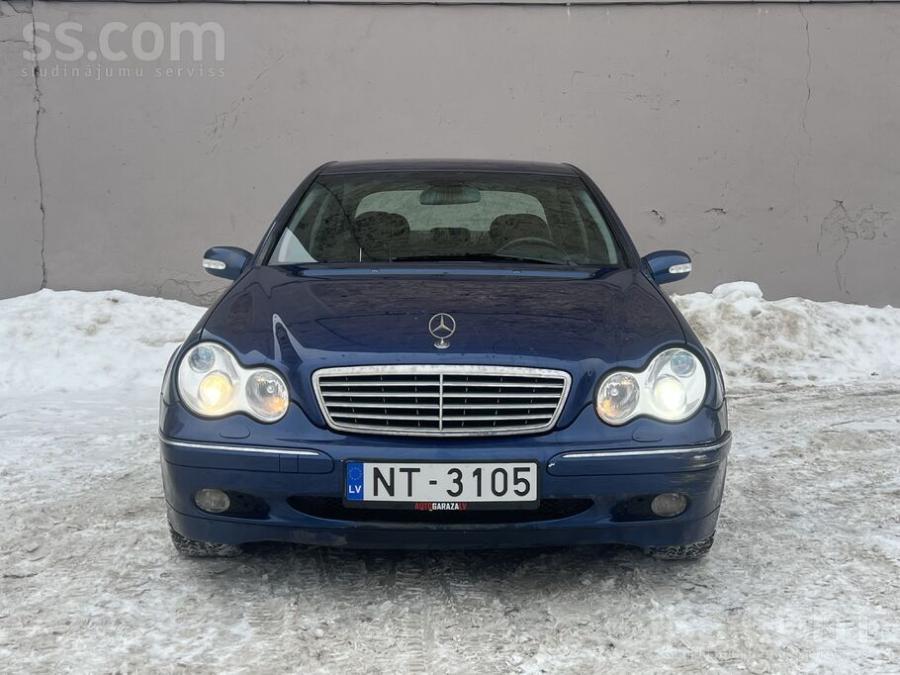 Синий Мерседес Ц 240 2003 в Рига, объемом двигателя 2.60 л и пробегом 215 тыс. км за 1490 €, фото 3 на AUTOMOTO.COM.LV