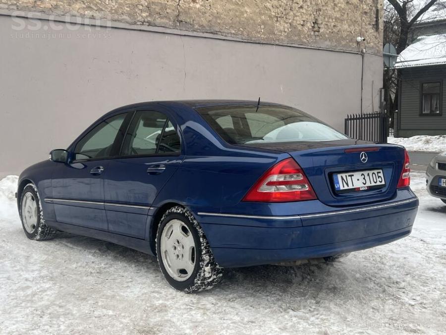 Синий Мерседес Ц 240 2003 в Рига, объемом двигателя 2.60 л и пробегом 215 тыс. км за 1490 €, фото 5 на AUTOMOTO.COM.LV