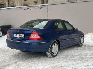 Синий Мерседес Ц 240 2003 в Рига, объемом двигателя 2.60 л и пробегом 215 тыс. км за 1490 €, фото 6 на AUTOMOTO.COM.LV