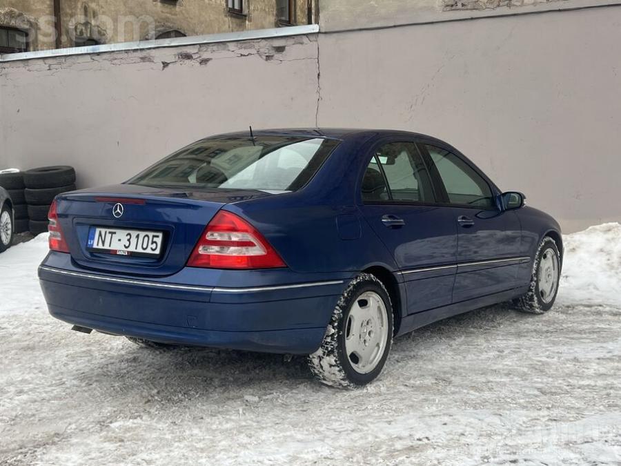 Синий Мерседес Ц 240 2003 в Рига, объемом двигателя 2.60 л и пробегом 215 тыс. км за 1490 €, фото 6 на AUTOMOTO.COM.LV