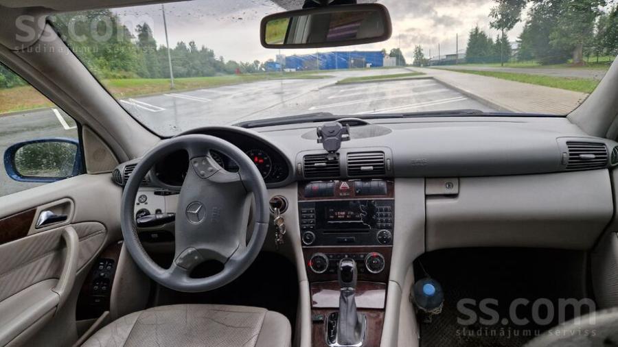 Zils Mercedes-Benz c-240 2004 Valmiera, ar dzinēja tilpumu 2.60 L un nobraukumu 0 tūkst. km par 900 €, foto 3 vietnē AUTOMOTO.COM.LV