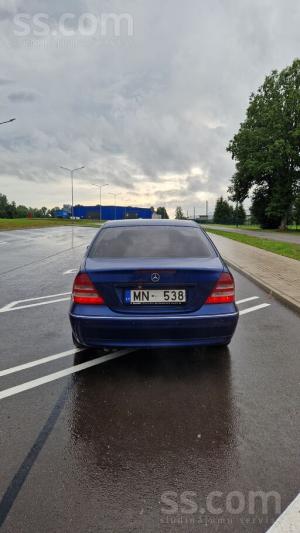 Zils Mercedes-Benz c-240 2004 Valmiera, ar dzinēja tilpumu 2.60 L un nobraukumu 0 tūkst. km par 900 €, foto 5 vietnē AUTOMOTO.COM.LV