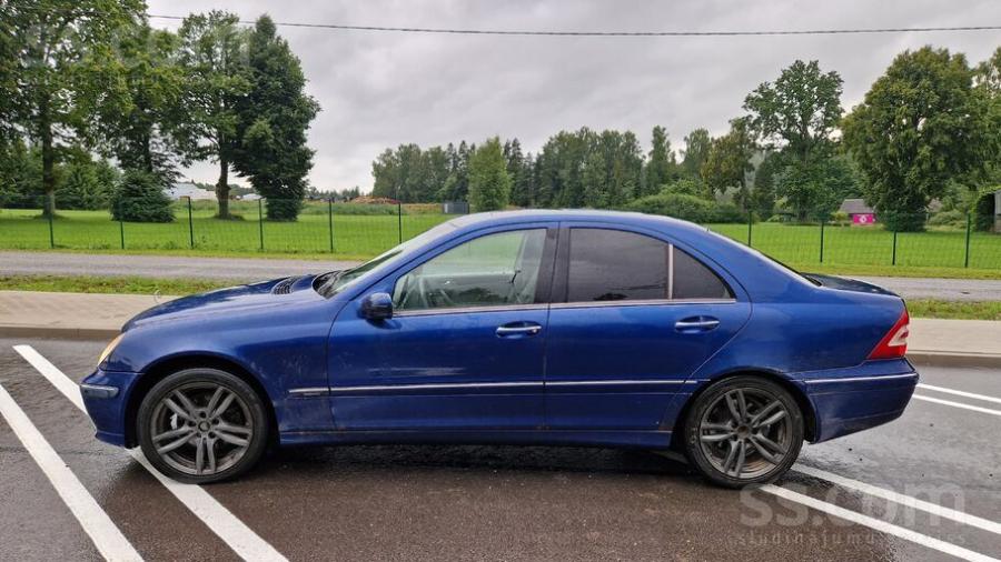 Zils Mercedes-Benz c-240 2004 Valmiera, ar dzinēja tilpumu 2.60 L un nobraukumu 0 tūkst. km par 900 €, foto 7 vietnē AUTOMOTO.COM.LV