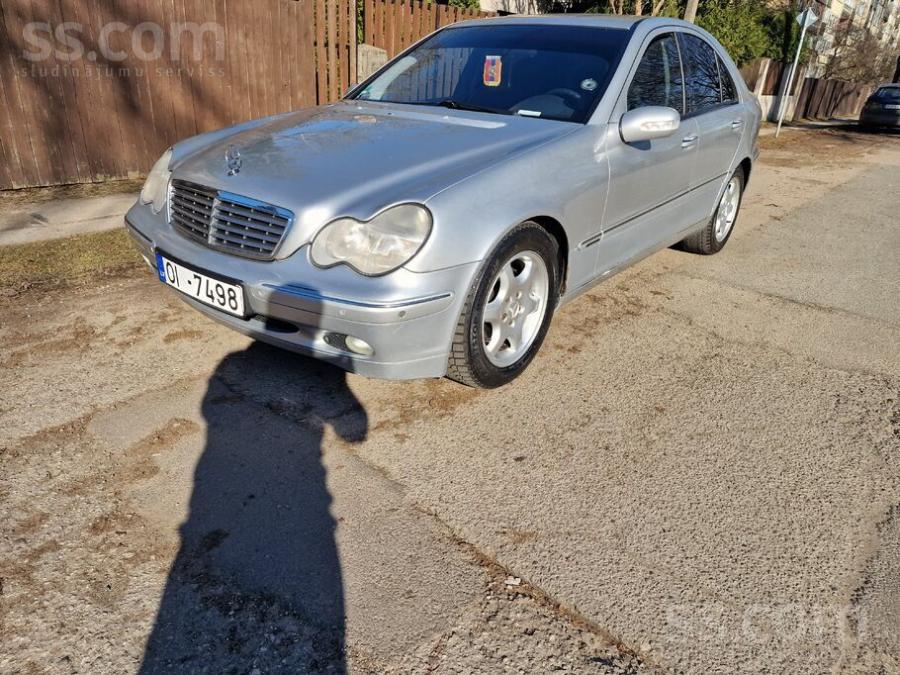 Pelēks Mercedes-Benz c-240 2001 Rīga, ar dzinēja tilpumu 2.60 L un nobraukumu 249 tūkst. km par 2350 €, foto 1 vietnē AUTOMOTO.COM.LV