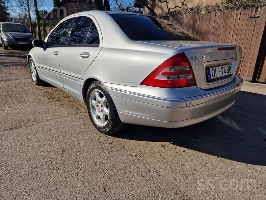 Pelēks Mercedes-Benz c-240 2001 Rīga, ar dzinēja tilpumu 2.60 L un nobraukumu 249 tūkst. km par 2350 €, foto 3 vietnē AUTOMOTO.COM.LV