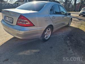 Pelēks Mercedes-Benz c-240 2001 Rīga, ar dzinēja tilpumu 2.60 L un nobraukumu 249 tūkst. km par 2350 €, foto 4 vietnē AUTOMOTO.COM.LV