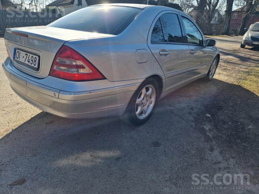 Pelēks Mercedes-Benz c-240 2001 Rīga, ar dzinēja tilpumu 2.60 L un nobraukumu 249 tūkst. km par 2350 €, foto 4 vietnē AUTOMOTO.COM.LV