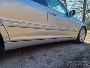 Pelēks Mercedes-Benz c-240 2001 Rīga, ar dzinēja tilpumu 2.60 L un nobraukumu 249 tūkst. km par 2350 €, foto 7 vietnē AUTOMOTO.COM.LV