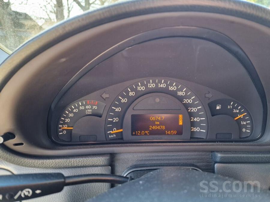 Pelēks Mercedes-Benz c-240 2001 Rīga, ar dzinēja tilpumu 2.60 L un nobraukumu 249 tūkst. km par 2350 €, foto 10 vietnē AUTOMOTO.COM.LV