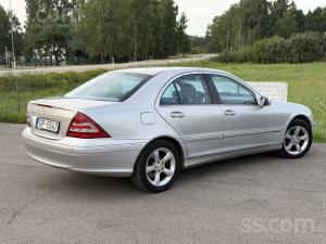 Серый Мерседес Ц 240 2005 в Огре, объемом двигателя 2.60 л и пробегом 145 тыс. км за 3150 €, фото 5 на AUTOMOTO.COM.LV