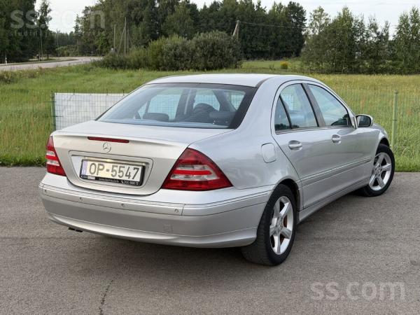 Grey Mercedes-Benz c-240 2005 in Ogre, with an engine capacity of 2.60 L and mileage of 145 thousand km for 3150 €, photo 5 on AUTOMOTO.COM.LV