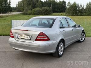 Серый Мерседес Ц 240 2005 в Огре, объемом двигателя 2.60 л и пробегом 145 тыс. км за 3150 €, фото 6 на AUTOMOTO.COM.LV