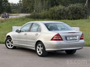 Серый Мерседес Ц 240 2005 в Огре, объемом двигателя 2.60 л и пробегом 145 тыс. км за 3150 €, фото 9 на AUTOMOTO.COM.LV