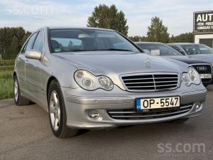 Серый Мерседес Ц 240 2005 в Огре, объемом двигателя 2.60 л и пробегом 145 тыс. км за 3150 €, фото 12 на AUTOMOTO.COM.LV