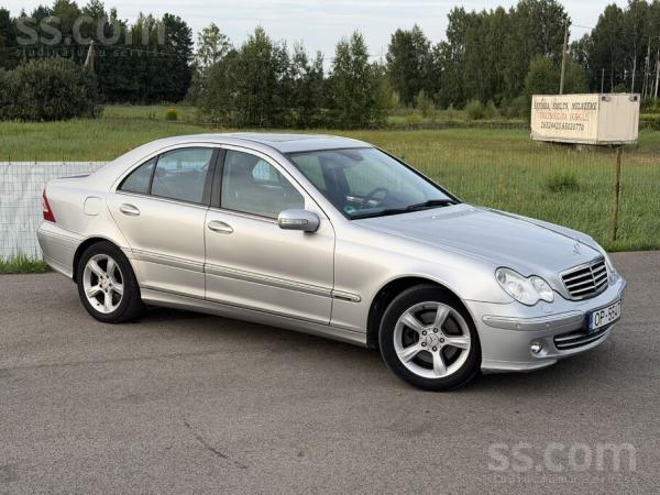 Серый Мерседес Ц 240 2005 в Огре, объемом двигателя 2.60 л и пробегом 145 тыс. км за 3150 €, фото 2 на AUTOMOTO.COM.LV